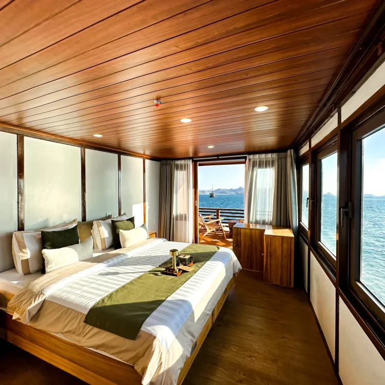Neptune Cruise Phinisi - Luxury Private Charters in Komodo National Park