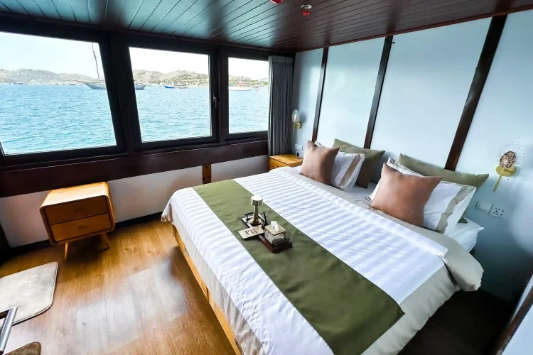 Neptune Cruise Phinisi - Luxury Private Charters in Komodo National Park