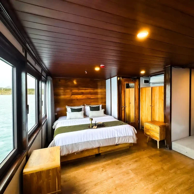 Neptune Cruise Phinisi - Luxury Private Charters in Komodo National Park